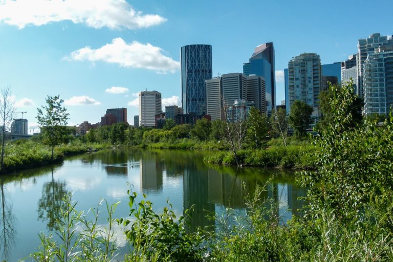 Calgary to Golden: 17 BEST Road Trip Stops
