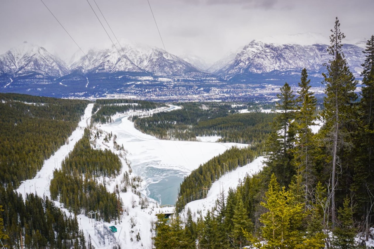 15 Best Winter Activities in Canmore (+Tips From a Local)