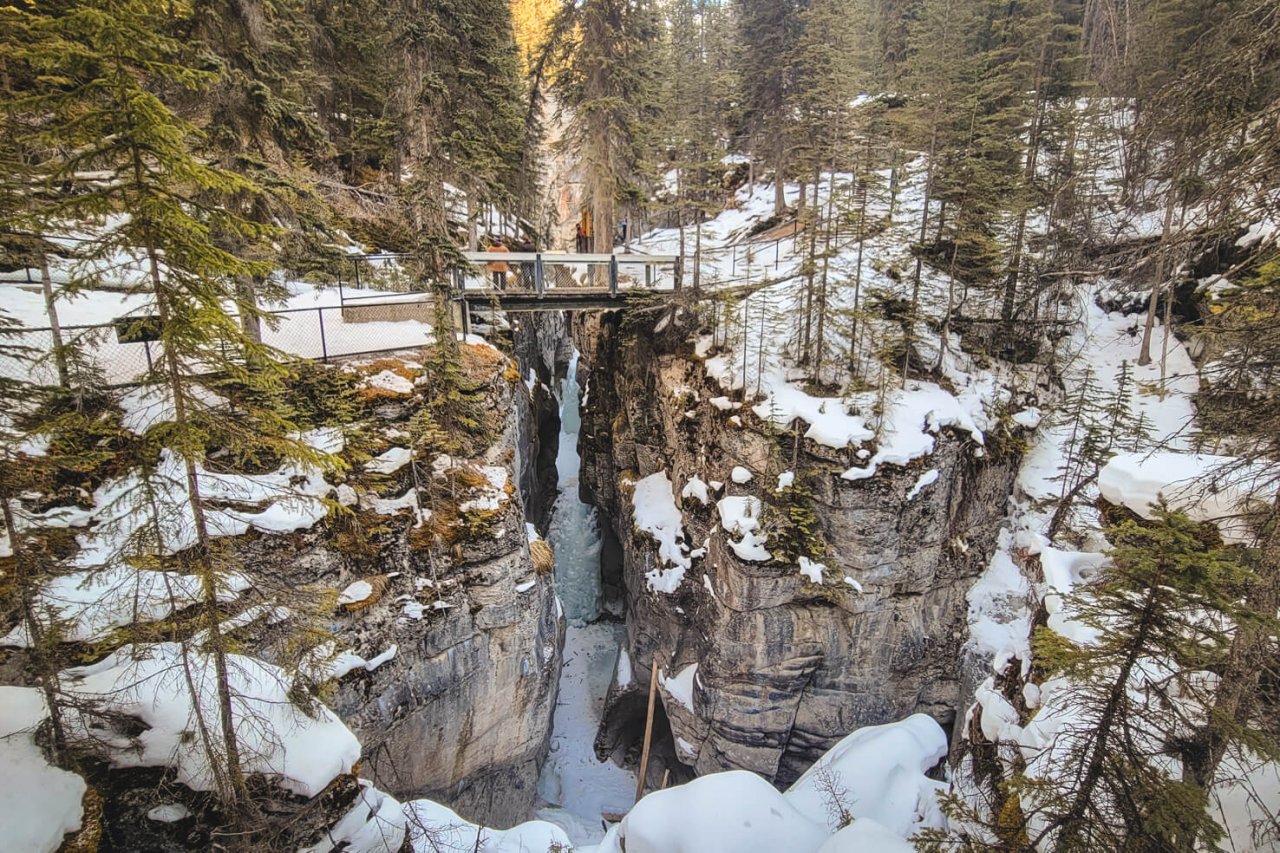 Maligne Canyon Icewalk in Jasper National Park